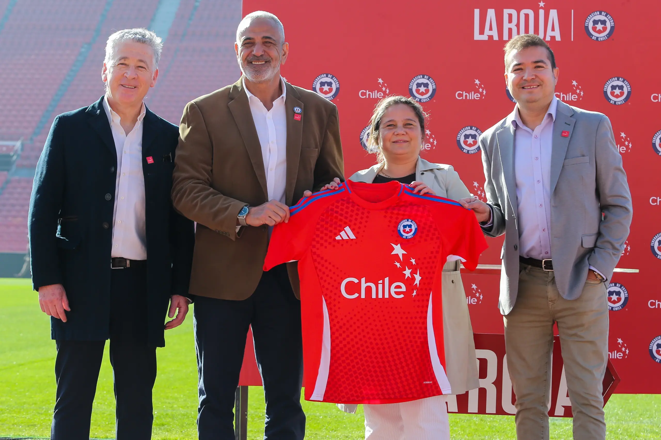 En el mes del Mundial Sub 20: Imagen de Chile y La Roja firman convenio ...